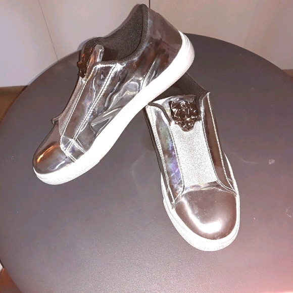 Shoe Pie | Shoes | Metallic Silver Shoe Pie Sz 42 | Poshmark